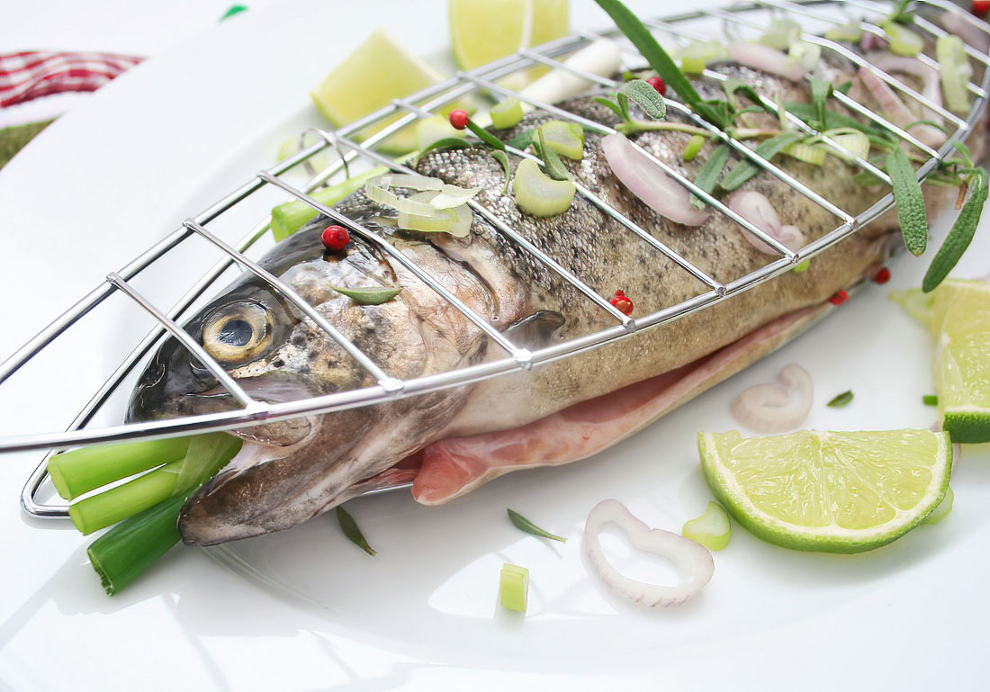 Grilled Trout with Fresh Onion, Herbs, and Lemon - Gourmet - GuideBG