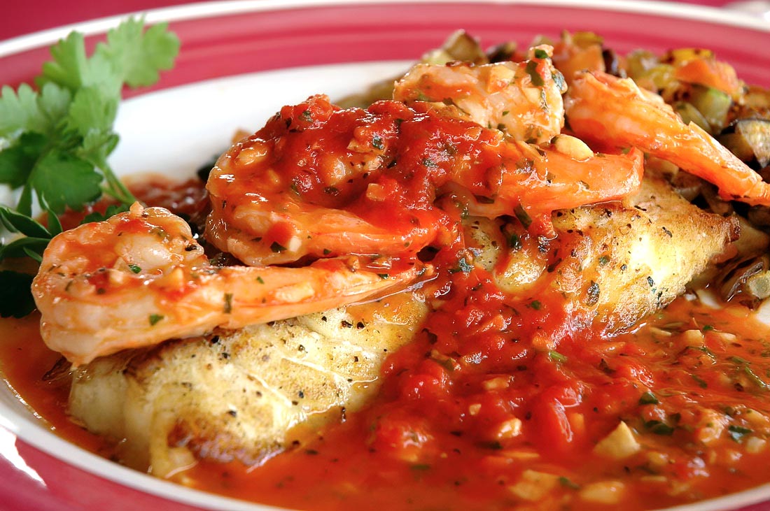 Baked Fish and Shrimp in Spicy Tomato Garlic Sauce - Gourmet - GuideBG