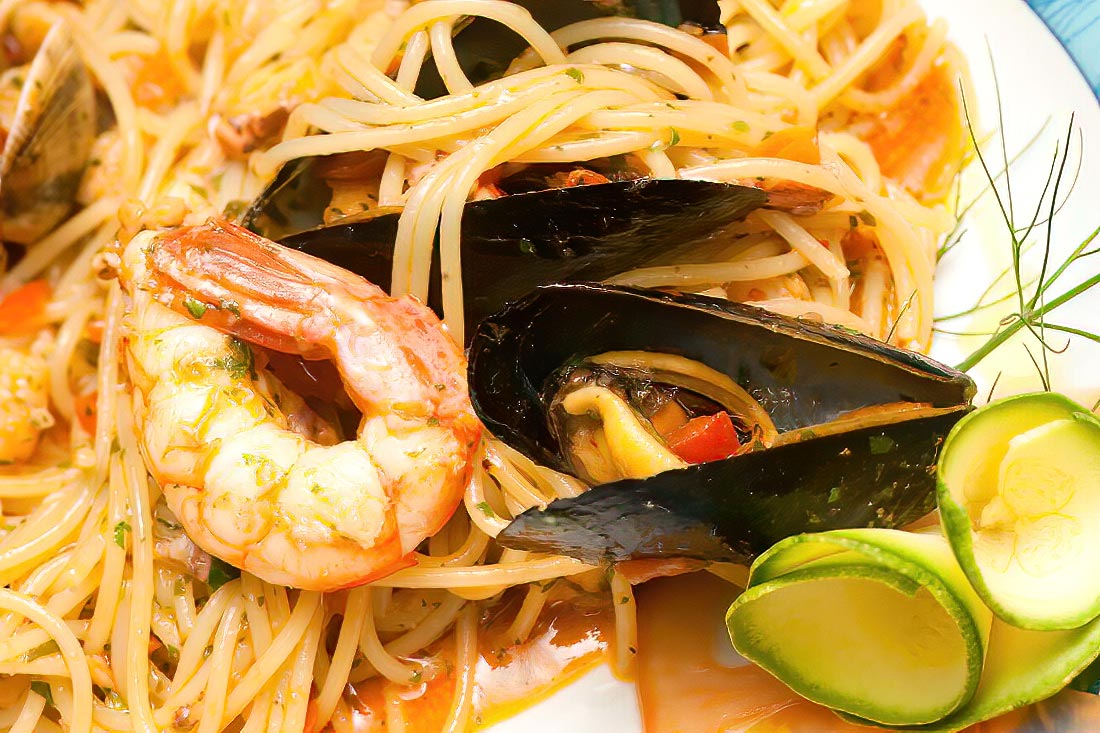 Spaghetti with Mussels, Clams, and Shrimp - Gourmet - GuideBG